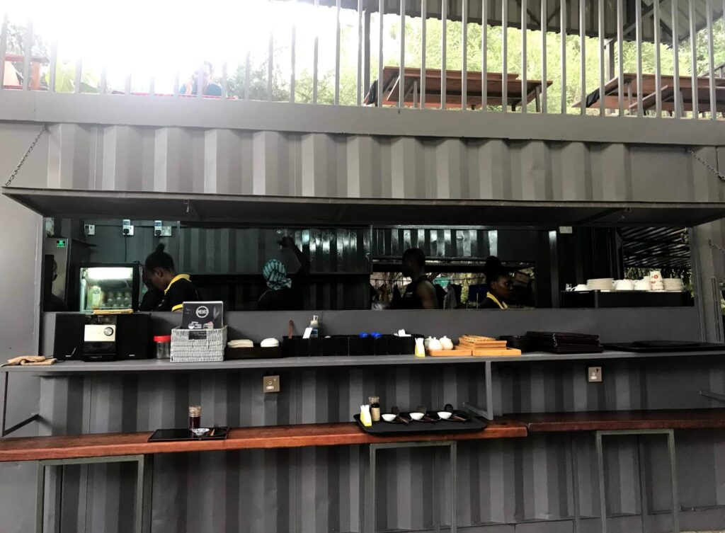 CHEKAFE@ケニア・ナイロビ【チェカラーメン豚・チェカラーメン鶏】｜らーめんすすり隊